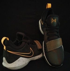 Nike | Shoes | Pg | Poshmark